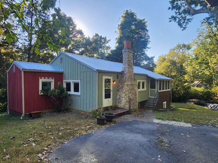 Cozy Cabin In So Knox- 
No Cleaning Fee
Ev Charger - Knoxville, TN