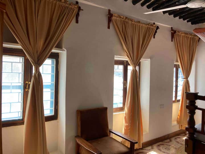 4 Min Walk To Forodhani Beach, Entire Apt + Lounge - Zanzibar Archipelago