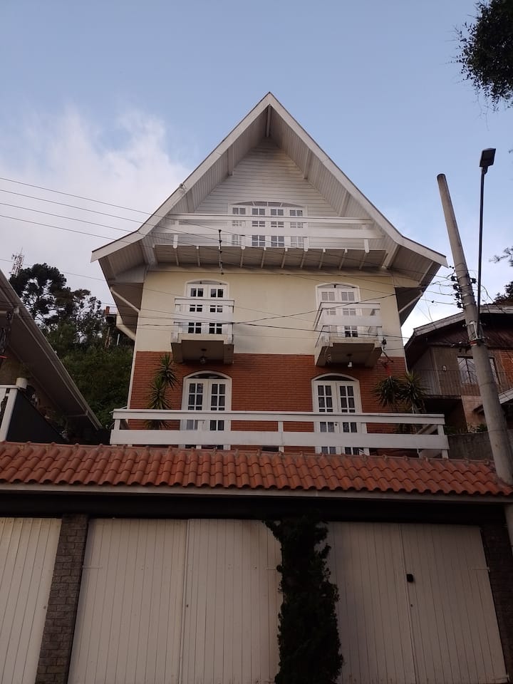 Casa Em Campos Do Jordão - Próximo Ao Portal - Santo Antônio do Pinhal