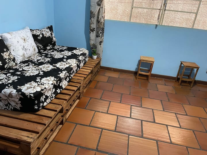 Apto 04 Xv Central, óTima Localização Dois Quartos - Ponta Grossa