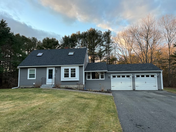 Coastal Cape Close To Town & The Beach! - Kennebunk, ME