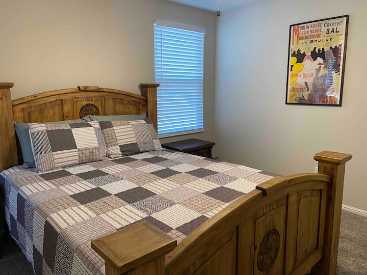 Spacious Home In Permian Basin, Up To 5br/3.5bath - Odessa, TX