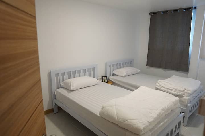 (2b) 2bdr Friendly Apt, Easy Bts - Bangkok