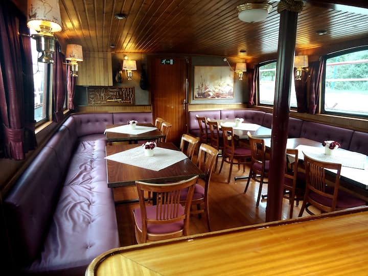 Overnachten In Sneek, Optioneel Met Vaartocht. - Friesland