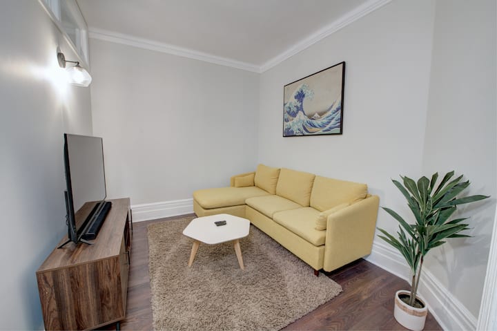 Comfy Bedroom In The Heart Of Queen Street W | Rm6 - Toronto