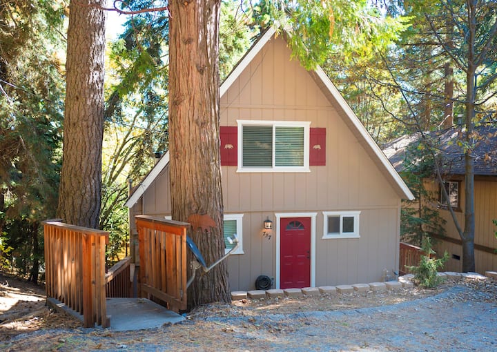 The Lazy Bear Lodge - Lake Arrowhead, Cedar Glen