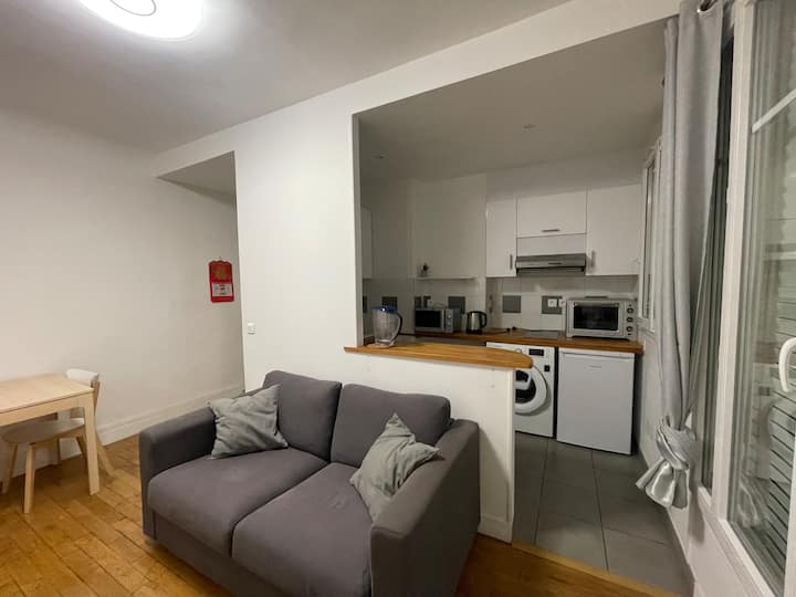 Beau 2 Pièces Lumineux En Résidence Privé - Paris
