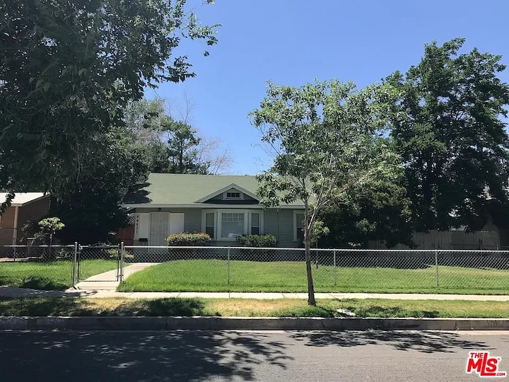 Remodeled 2 Bedroom Home 1 Bath/kitchen/living - Lancaster, CA