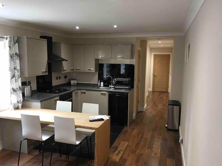 Two Bedroom Family Apartment Close To Beach & Sea - Weston-super-Mare