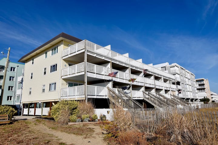 Direct Oceanfront W/ Balcony! 76th St. 3rd Floor - Ocean City, MD