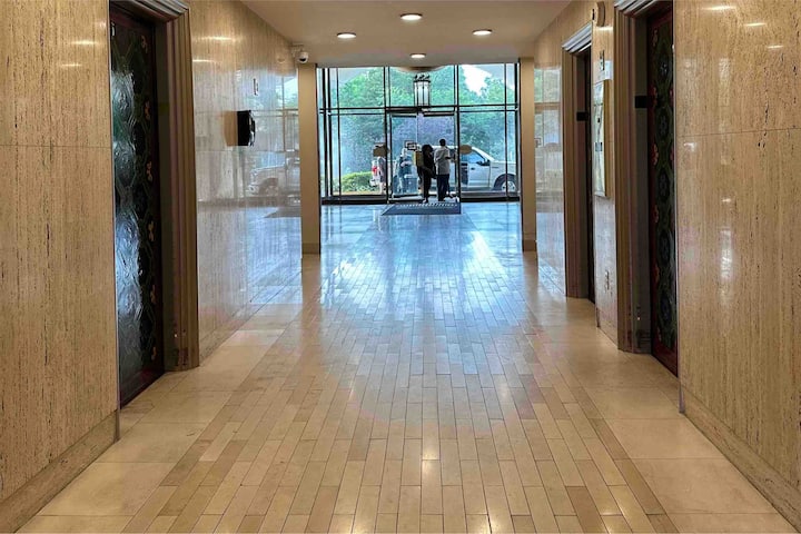 Entire High-rise Apartment - Huntington, VA