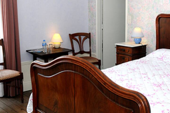 Lila Kamer In Le Coeur Fleuri - Bourbonne-les-Bains