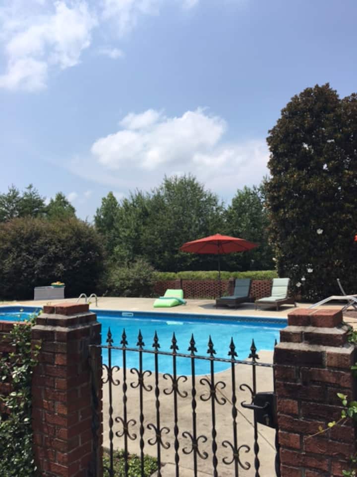 Private Pool Is Open-home Away From Home - Westminster, SC