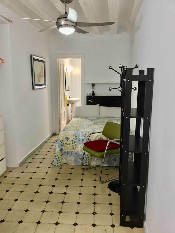 Hab. Interior C/baño Privado. - Cádiz