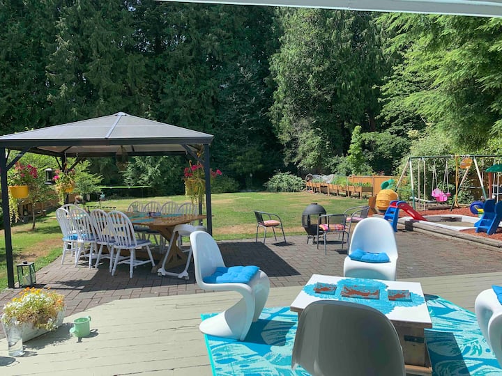 The House On Grouse -Huge Lush Backyard. - ウェストバンクーバー