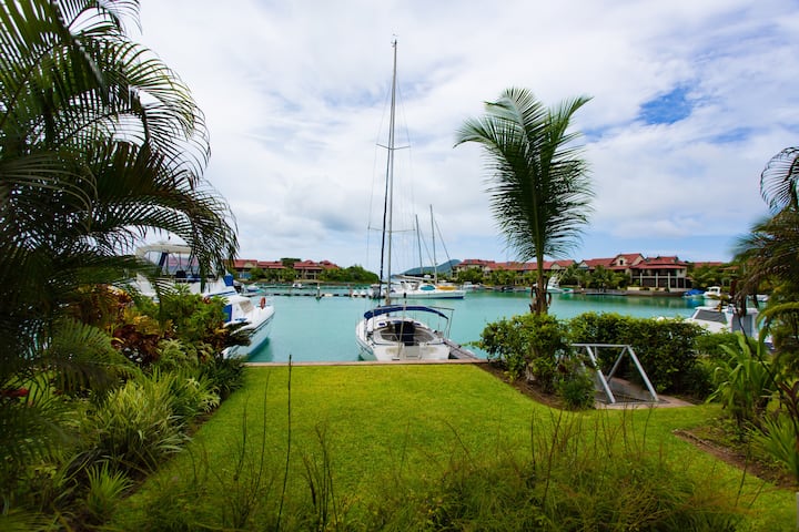 Roche Caiman Holiday Rentals & Homes - Seychelles | Airbnb