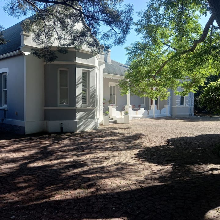 Beautiful Room & Charming House - George