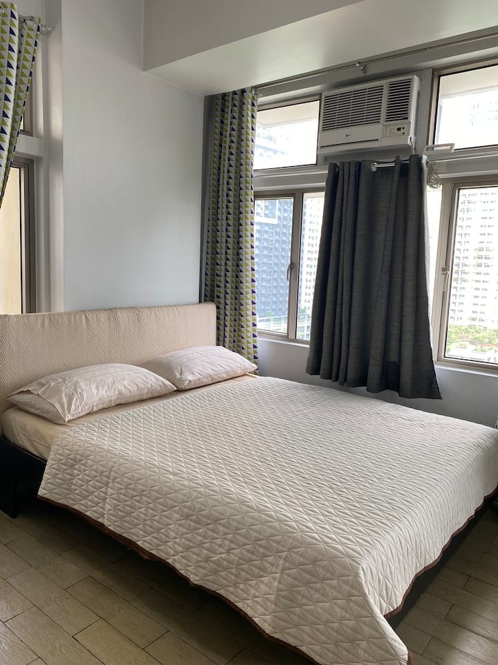 Staycation Condo 3br 75sqm For 8 At Manhattan Qc - ケソン・シティ