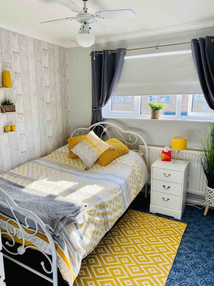 Double Bed In Quiet Area Of Bicester - Bicester