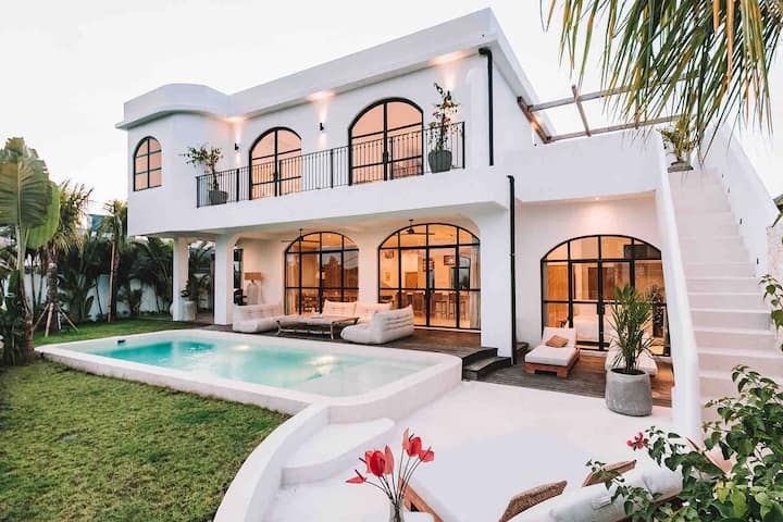 Brand New 5 Br Villa Berawa Canggu - Bali