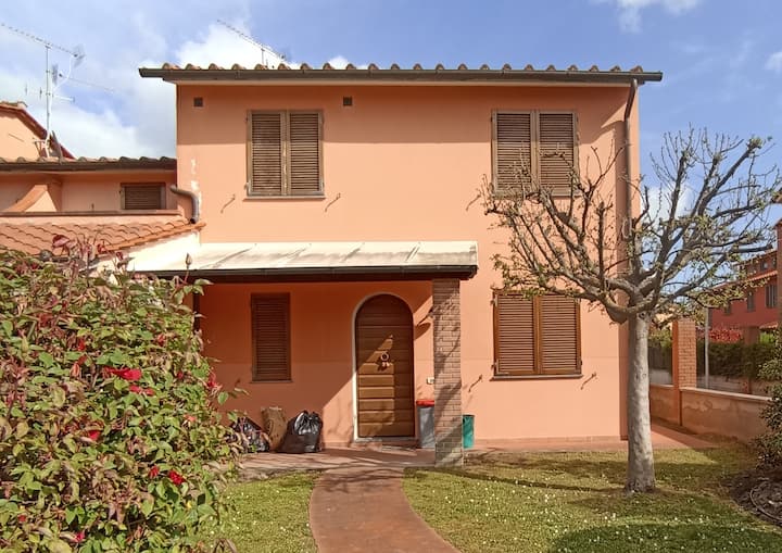 Villetta A Schiera Con Giardino E Parcheggio - Pisa