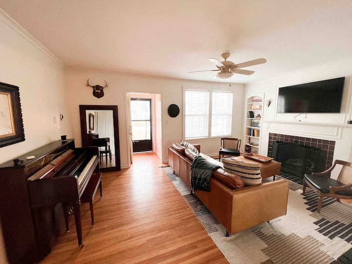 Tulsa’s Country Bungalow In Midtown - Tulsa, OK