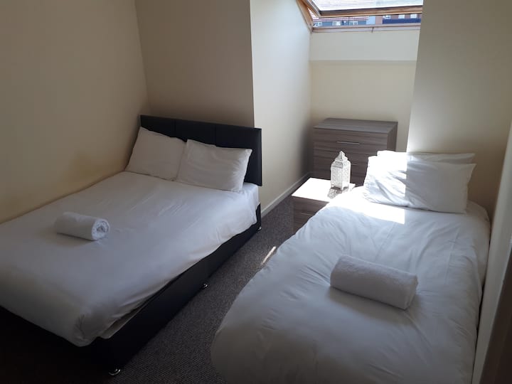 Marvellous Meridian Maisonette - Crawley