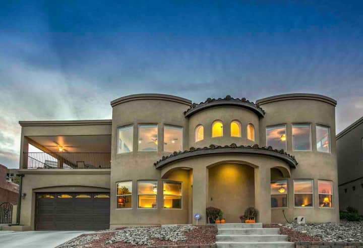 Unbeatable Views! 4bd/2.5ba Custom Home - Albuquerque, NM