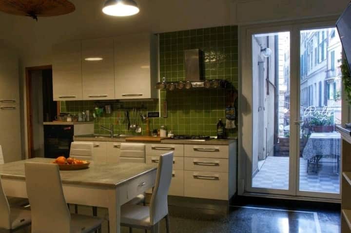 Casa Con Terrazzo Nel Centro Storico Genovese - Genua
