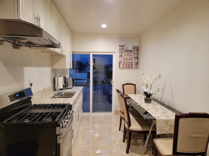 Charming Entire Apt W/balcony Parking Pet Friendly - Baldwin Park, CA