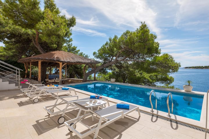 Beachfront Villa Lara Primosten - Villas for Rent in Primošten ...