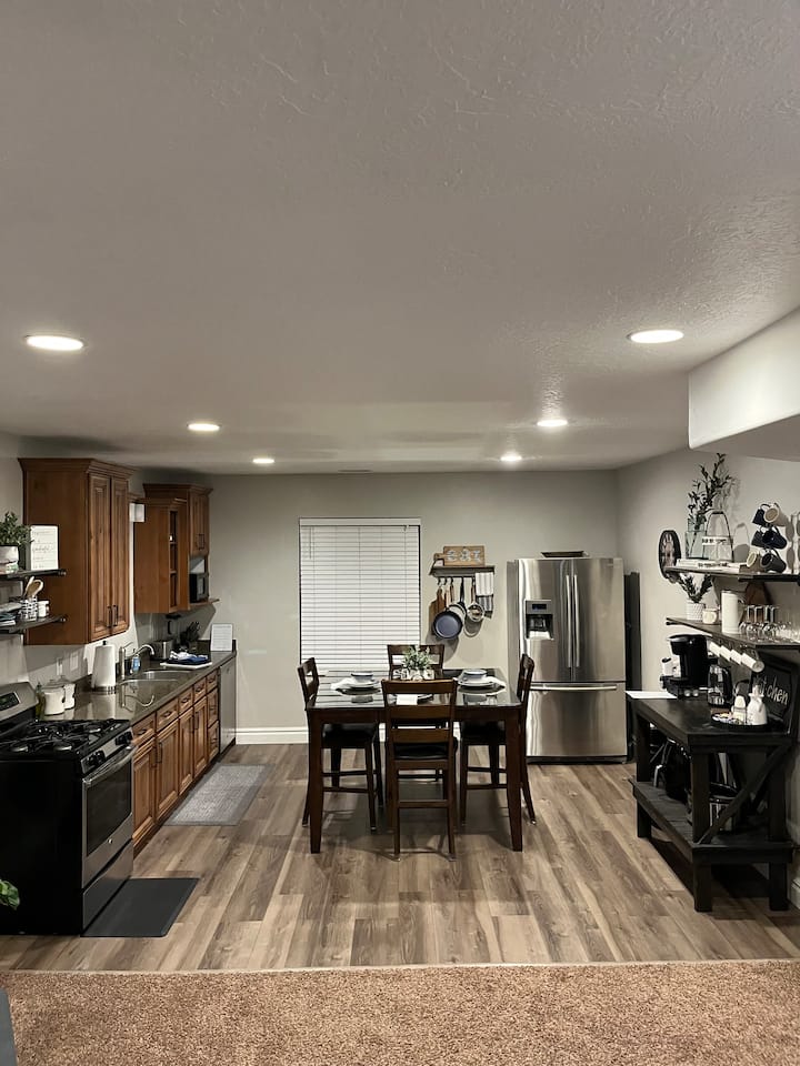 Mountain Vista Inn: 2 Br In-law Basement Suite - Heber City, UT