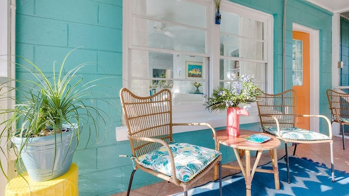 Blues Away Coastal Cottage - Tybee Island