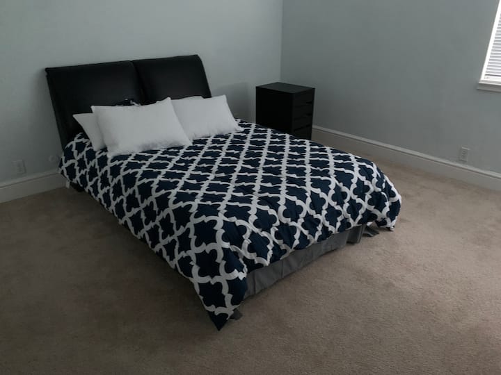 Private Bedroom In The Heart Of Millbrae - San Mateo, CA