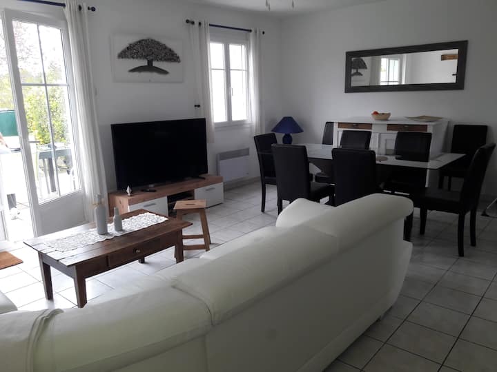 Joli Gîte Proche Plages 4*, Piscine Et Jardin - Royan