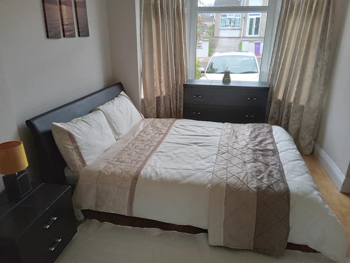 Large Double Ground Floor Room With Ensuite. - Carrigaline