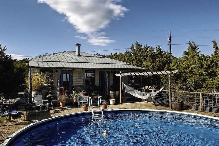 Ruby Red Bird Cabin At Birdsong Cabins - Wimberley, TX