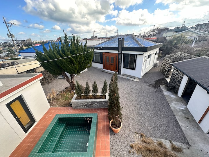 함덕해변 5분, 10명 수용가능한 두채의 독채를 한팀이 단독사용 - Jeju