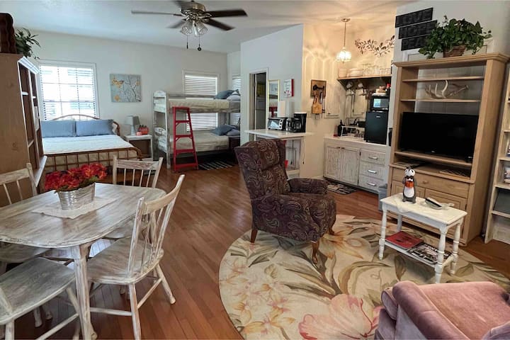 Enjoy Staying In Old Boerne - Boerne, TX