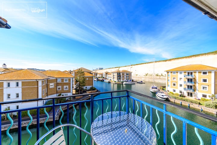 Spacious Two Bed Balcony Flat With Harbour Views - ロッティングディーン