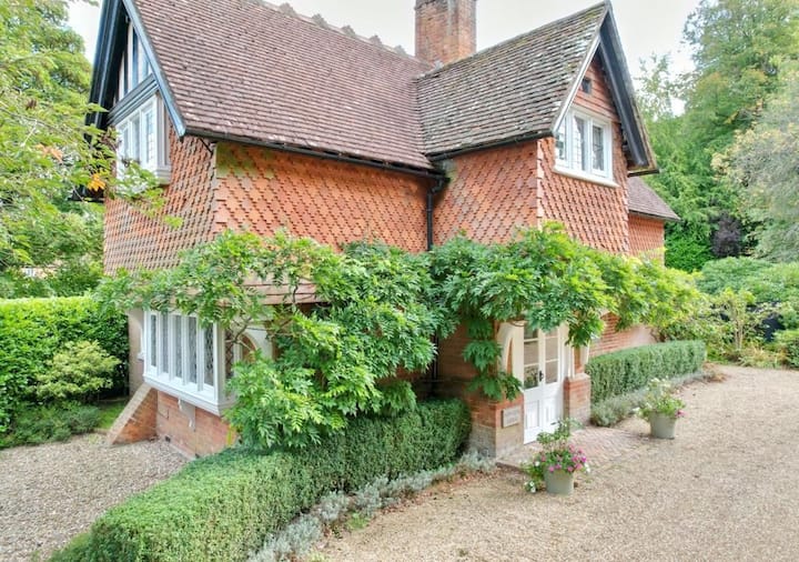 Charming ' Holiday Cottage'  In The  Surrey Hills - Shere