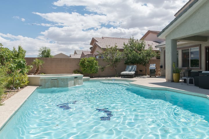 Spacious House With Beautiful Pool & Spa Oasis! - Las Vegas