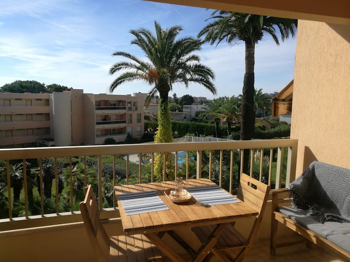 Golfe-juan : Studio Avec Vue Sur Parc Et Piscine - Vallauris