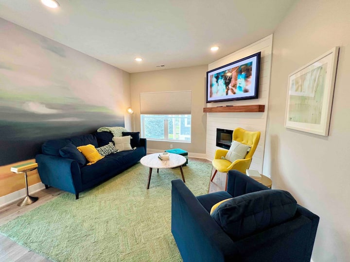 Mint To Be Townhouse, 5 To Downtown, Rooftop Deck - Council Bluffs, IA