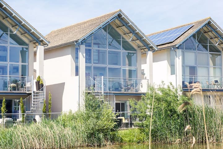 Duckdown - A Cotswolds Luxury Lakeside Lodge - Somerford Keynes