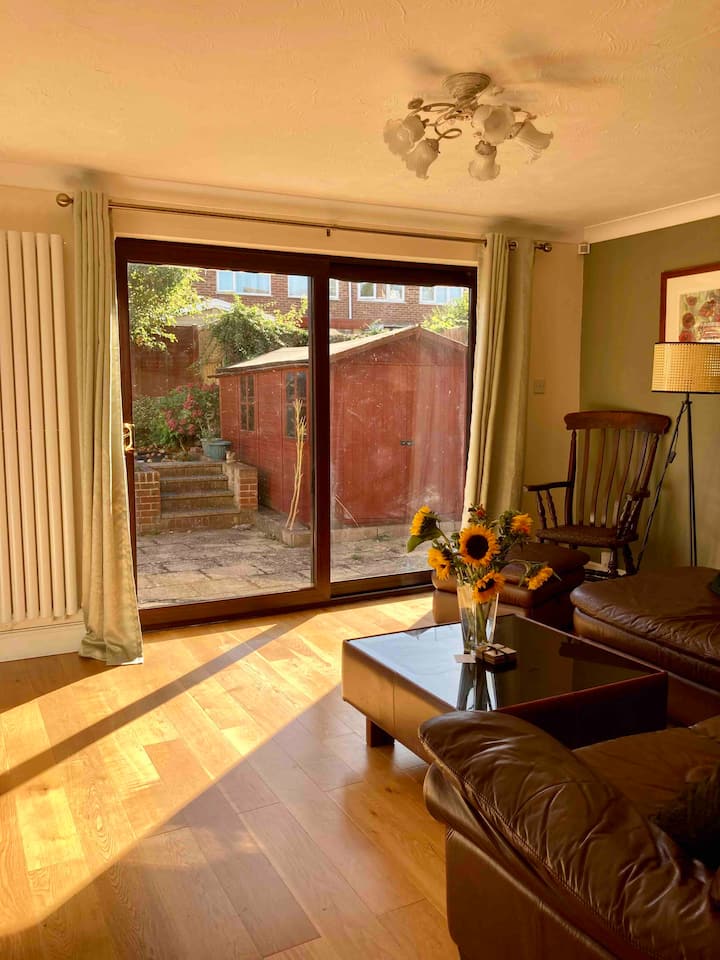 Large 4-5 Bed House Central With Parking - Didcot