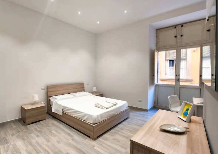 Appartamento Napoli Centro
Cin It063049c2tdk6kbyk - Naples