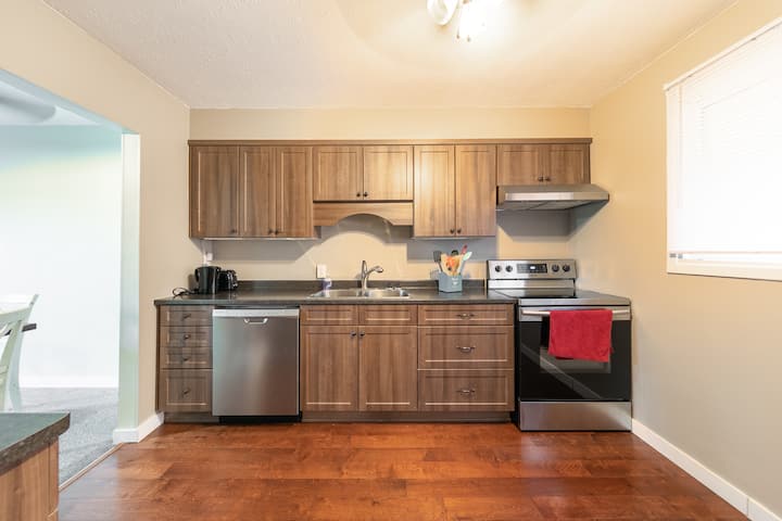 Windsor 4 Bedroom Townhouse - Windsor, ON, Canada