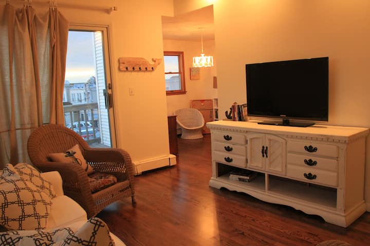 Beautiful 5br Beach Home, Walk To Beach - Long Beach, NY