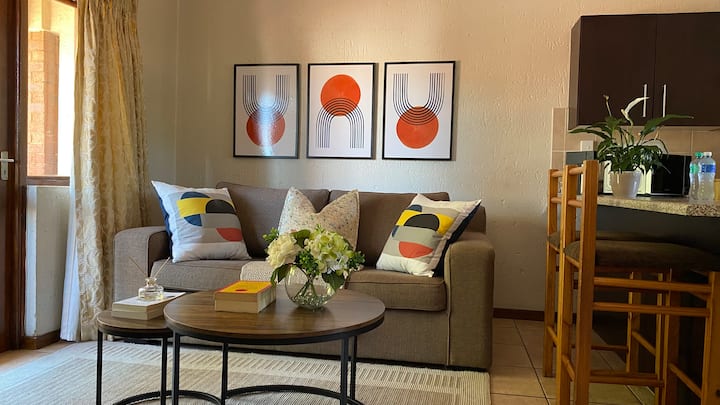 Modern Apt. Power-backup For Work And Tv (Netflix) - Sandton